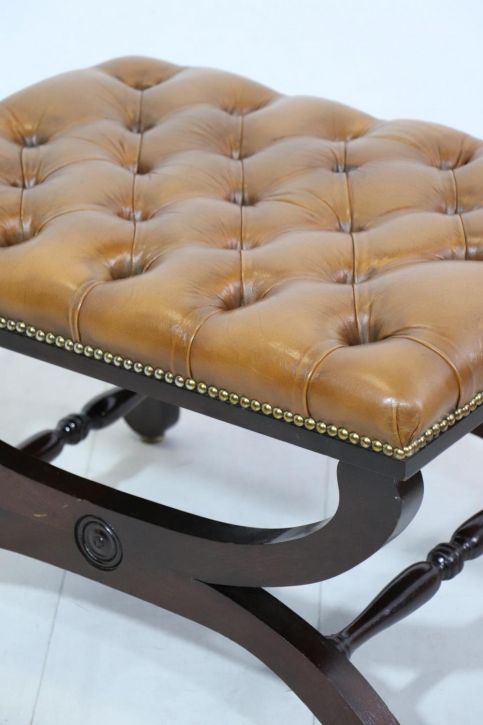 Vintage Chesterfield Möbel bei Morris: Vintage Hocker, Cognac